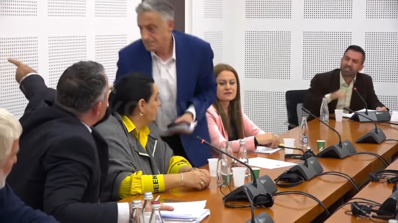 Dimal Basha fyen rëndë Jasharajn – Kryesindikalisti e lëshon mbledhjen ...